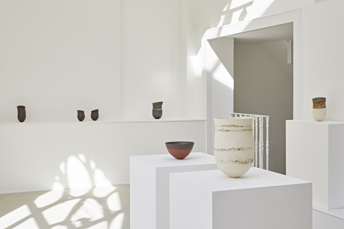 Jennifer Lee: Ten Pots at Erskine, Hall & Coe, London - Ceramics Now