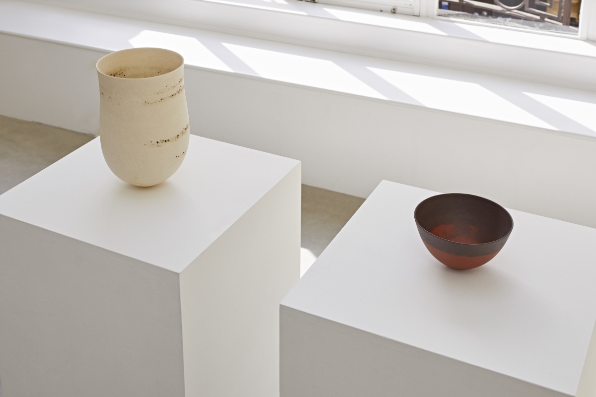 Jennifer Lee: Ten Pots at Erskine, Hall & Coe, London - Ceramics Now