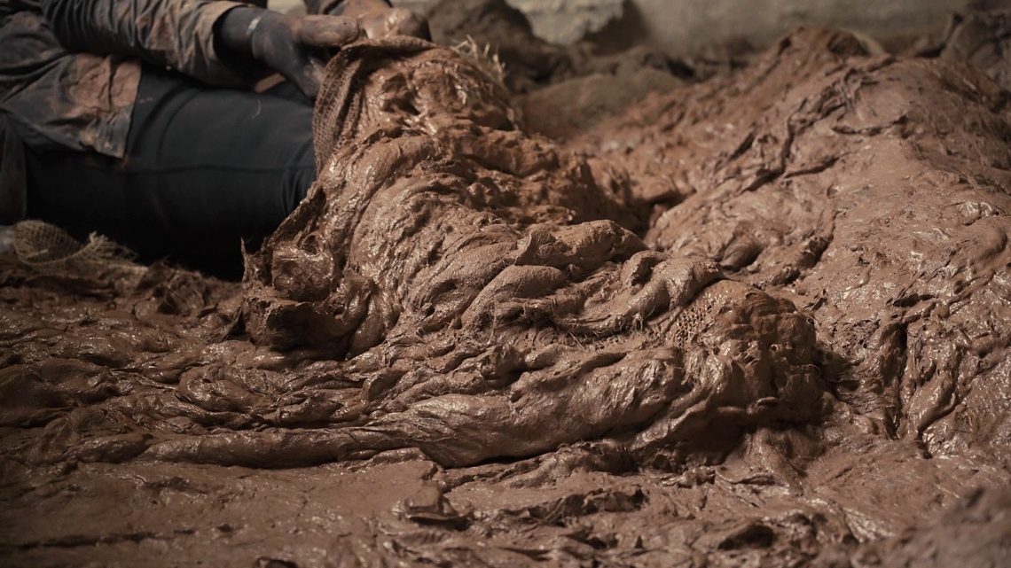 Alexandra Engelfriet: Intertwining, 2022 - Ceramics Now