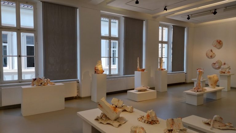 Laurent Petit & Benoît Pouplard: Sculpting Memory at Stadtmuseum Siegburg - Ceramics Now