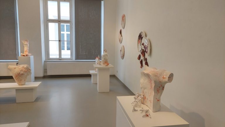 Laurent Petit & Benoît Pouplard: Sculpting Memory at Stadtmuseum Siegburg - Ceramics Now