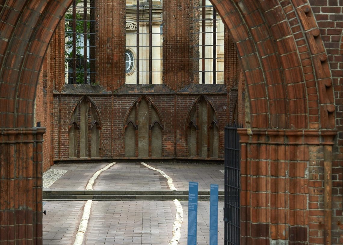 Katie Spragg - Ceramics Now